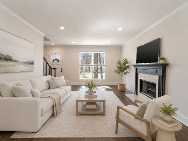 1736 Hillmont Dr