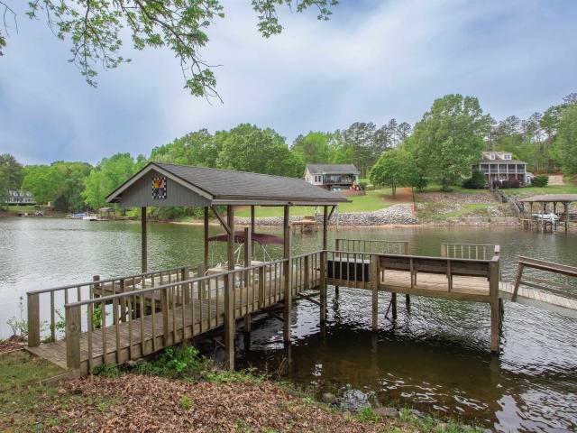 1736 Lake Road