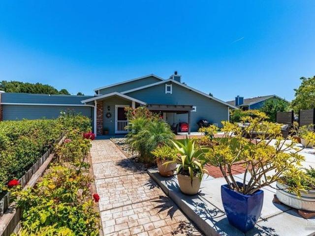 1736 Stuart Ct, Benicia, CA 94510