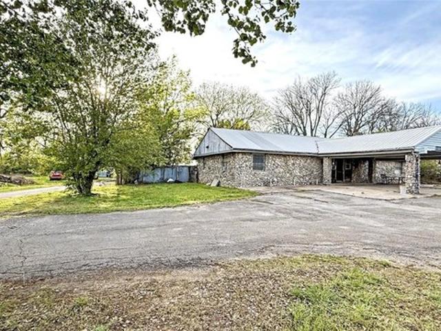 17371 N Bryant Rd, Tahlequah, OK 74464