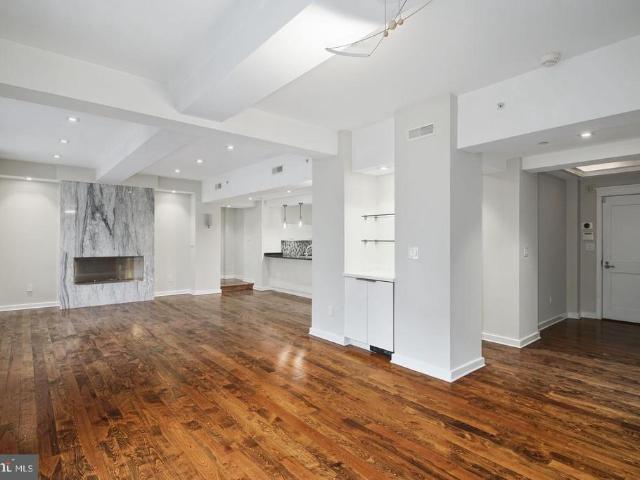 1737 39 Chestnut Street # 301
