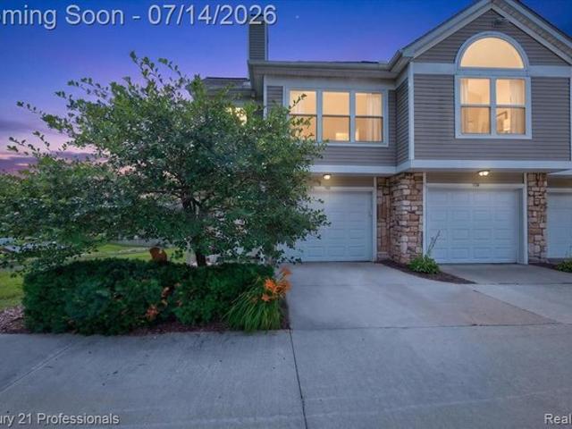 1737 Coburn Ct, Ann Arbor, MI 48108