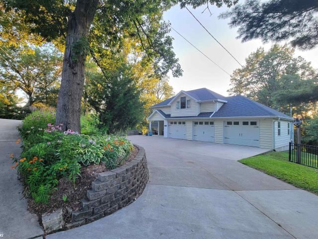 1737 Country Club Lane
