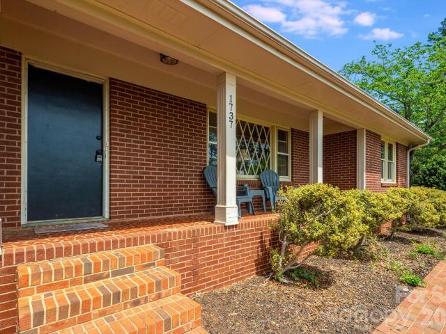 1737 Whitesides Road