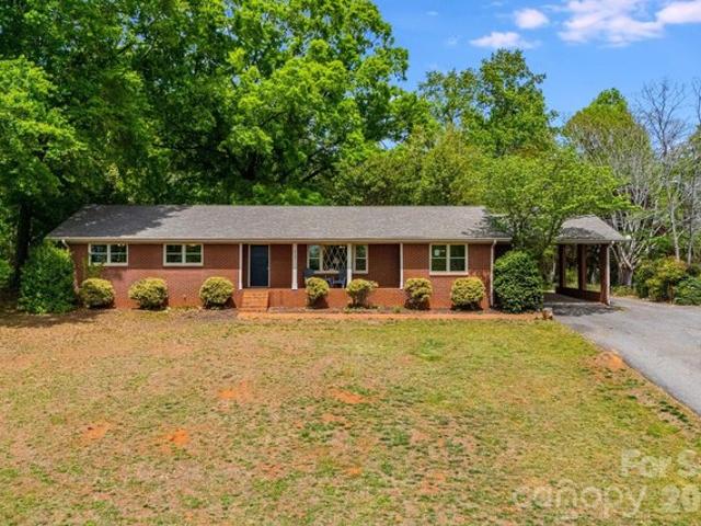 1737 Whitesides Rd, Forest City, NC 28043