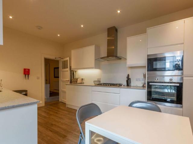 1737L Alva Street, Edinburgh, EH2 4QG