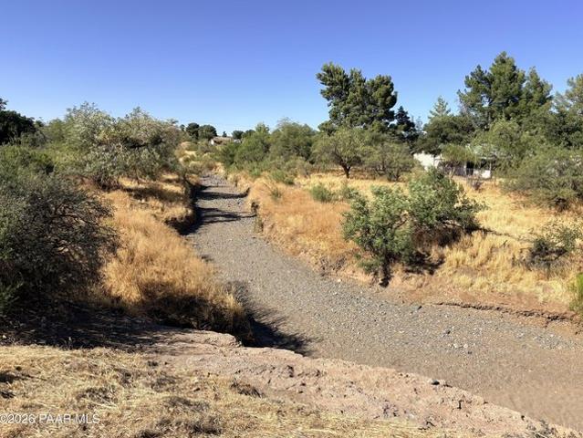 17388 E Meadow Ln, Mayer, AZ 86333