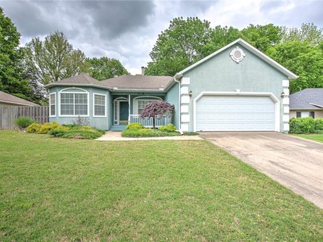 1738 N Hunters Rdg, Fayetteville, AR 72701