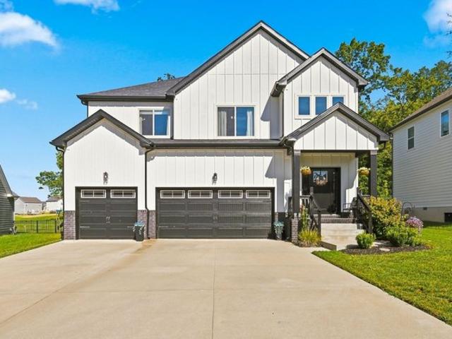 1738 Oak Forest Dr, Clarksville, TN 37043