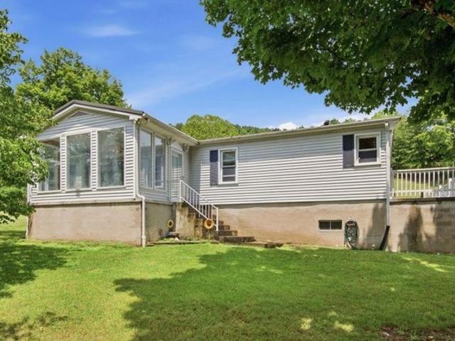 1738 Old Wolf Creek Rd, Narrows, VA 24124