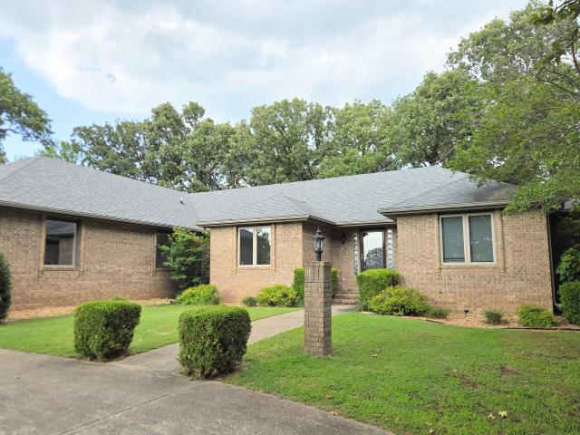 1738 Hawthorn Place
