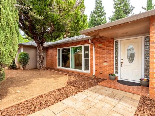 1738 Lazelle Ct, Redding, CA 96002