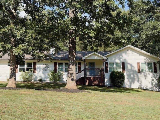 1738 Sandy Ct, Snellville, GA 30078
