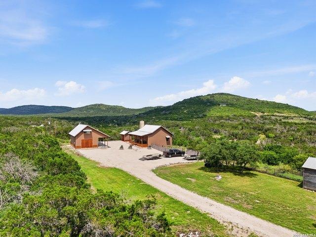 17398 TX Highway 127, Sabinal, TX 78881