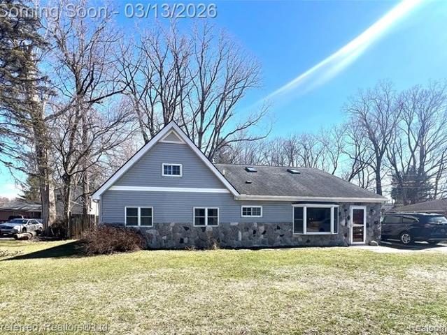 17300 Merriman Rd N, Livonia, MI 48152