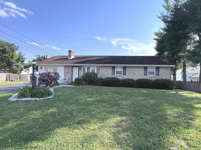 17301 Ontario Dr, Hagerstown, MD 21740