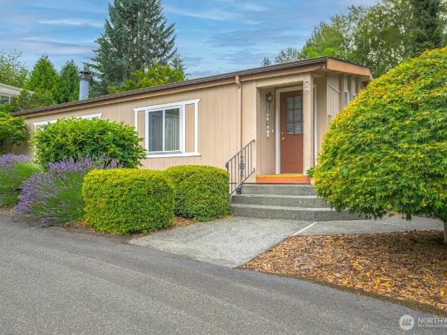 17308 Woodcrest Drive NE