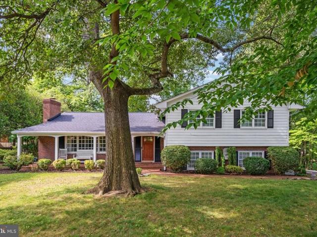 1730 Greenway Dr, Fredericksburg, VA 22401