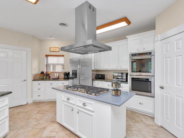 1730 Lakeshore Drive