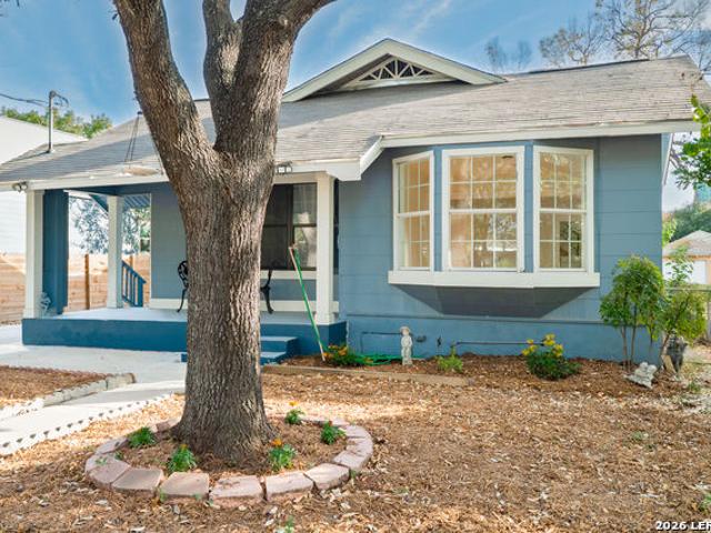 1730 W Mistletoe Ave