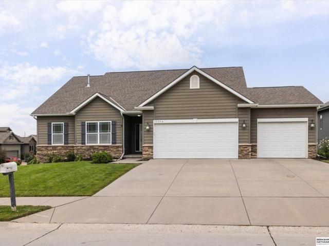 17314 Soldier St, Omaha, NE 68136