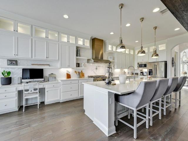 17316 Avion Dr