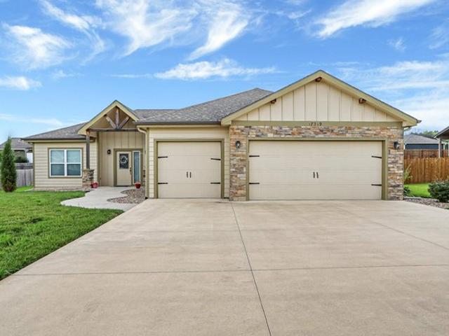 17319 Driftwood Bnd, Wamego, KS 66547