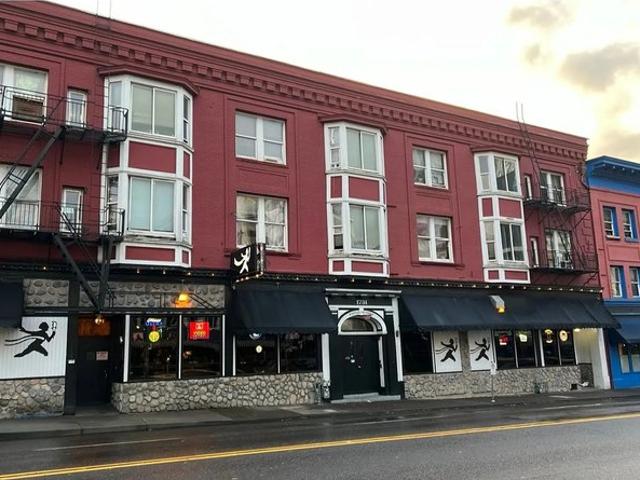 1731 W Burnside St, Portland, OR 97209