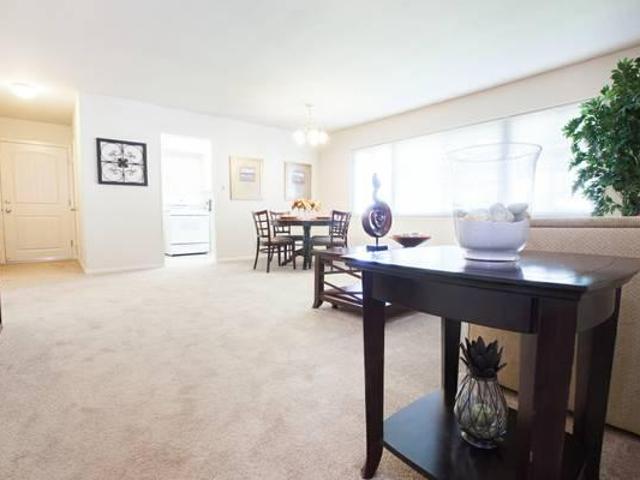 $1731 / 1br 782ft² Huge 1 Bed Located Across From The Hillsdale Shopping Center