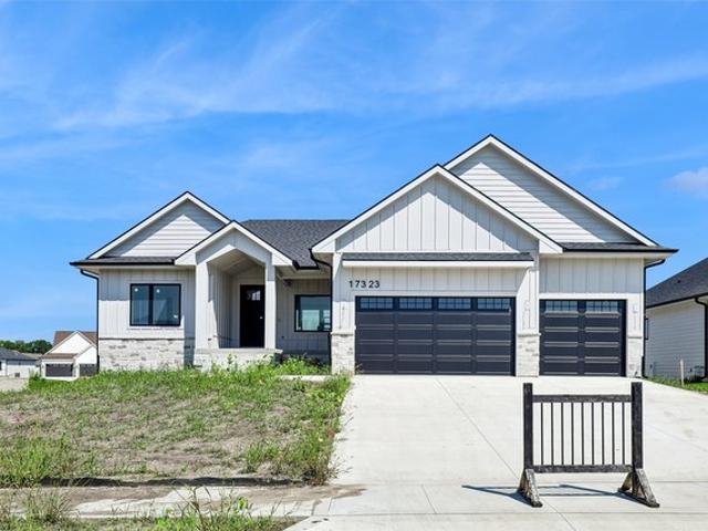 17323 Northview Dr, Urbandale, IA 50263