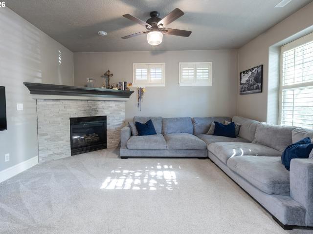 17323 sw montague way