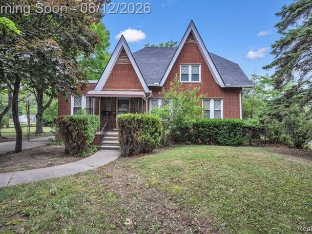 17321 E 11 Mile Rd, Roseville, MI 48066