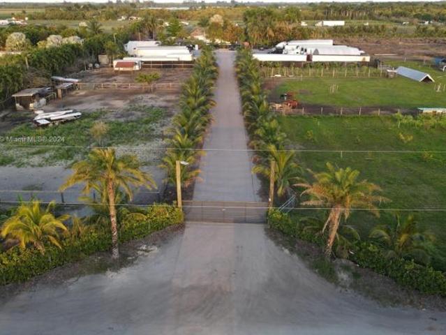 17325 SW 188th St, Miami, FL 33187