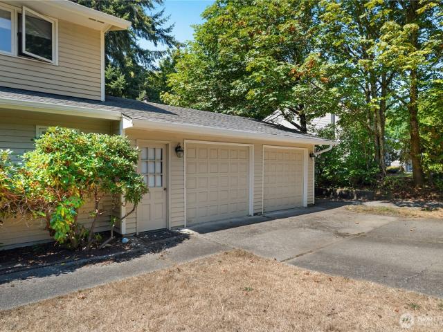 1732 Medallion Loop NW