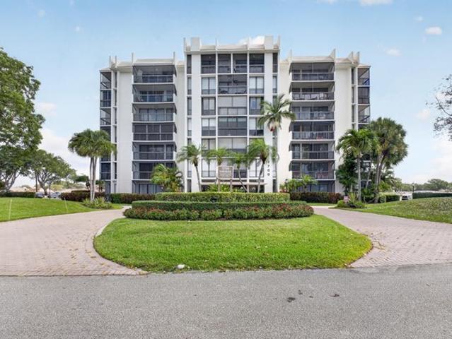 1732 Bridgewood Dr, Boca Raton, FL 33434