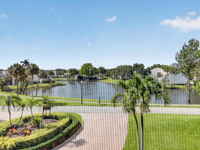 1732 Bridgewood Dr, Boca Raton, FL 33434