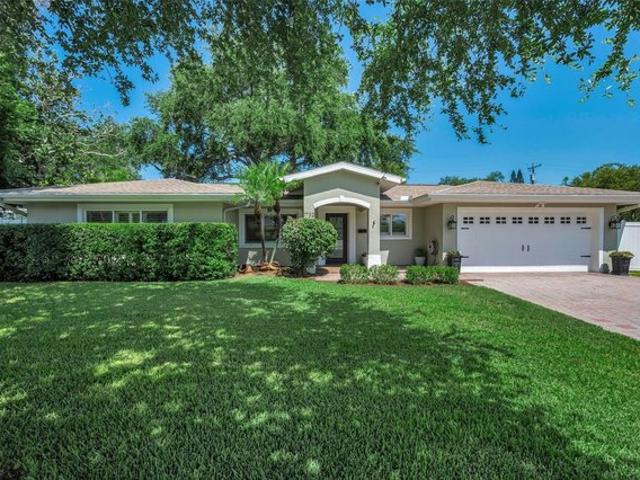1732 Golf View Dr, Belleair, FL 33756