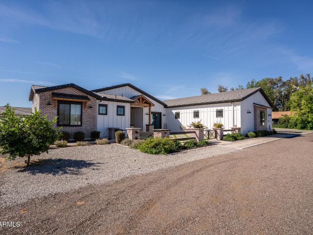 17337 W PEORIA Avenue