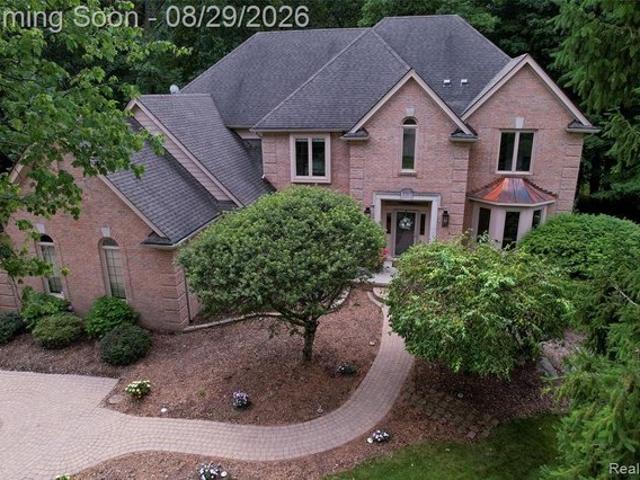 1733 Apple Ridge Ct, Rochester Hills, MI 48306