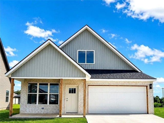 1733 Edens St, Gentry, AR 72734