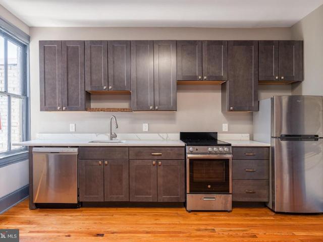 1733 Fleet Street # 4