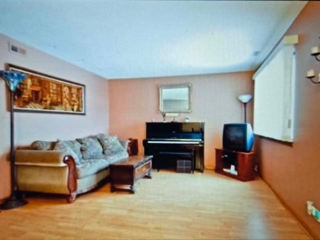 1733 Howe Lane