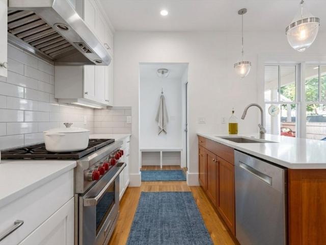 173 Davis Ave 4, Brookline, MA