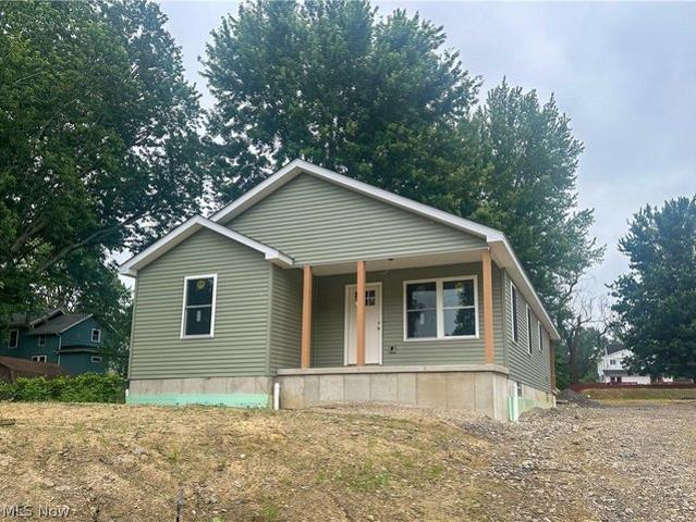 173 Hayward Ave, Conneaut, OH 44030