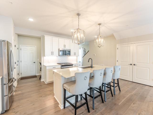 173 Junco Road N