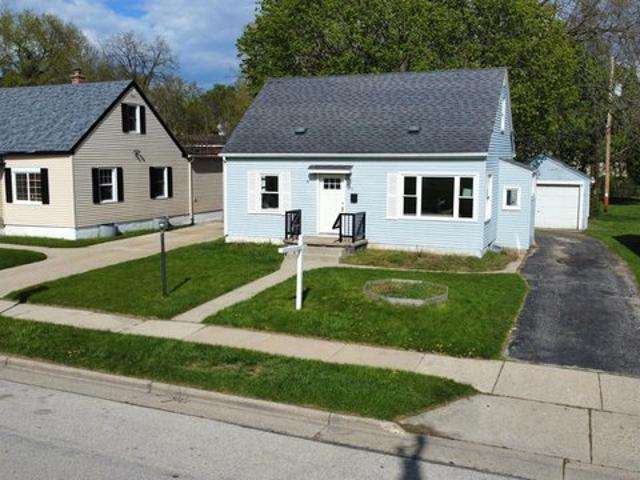173 Walton Ave, Waukesha, WI 53186