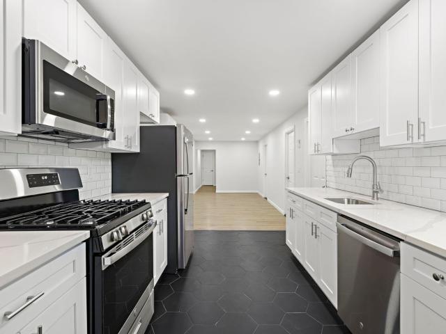 173 Van Horne St # 1