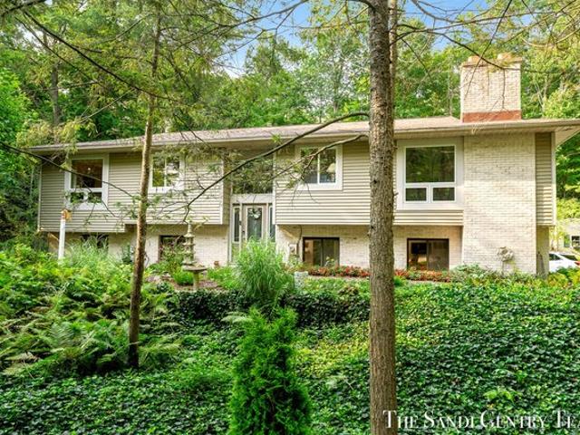 17445 W Spring Lake Rd, Spring Lake, MI 49456