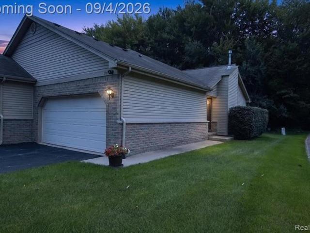 17448 Ava Ct, Huron Township, MI 48164