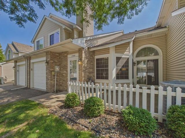 1744 Maple Ct, Falcon Heights, MN 55113